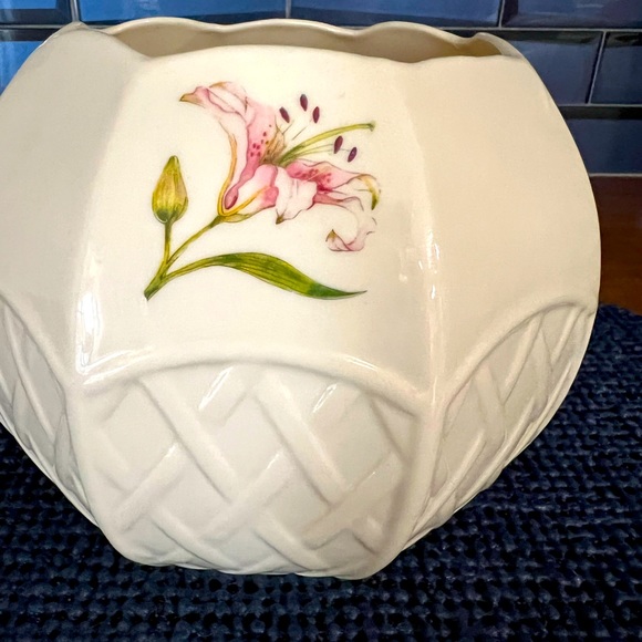 Belleek | Accents | Vintage Irish Belleek Vase Flowers Black Stamp ...